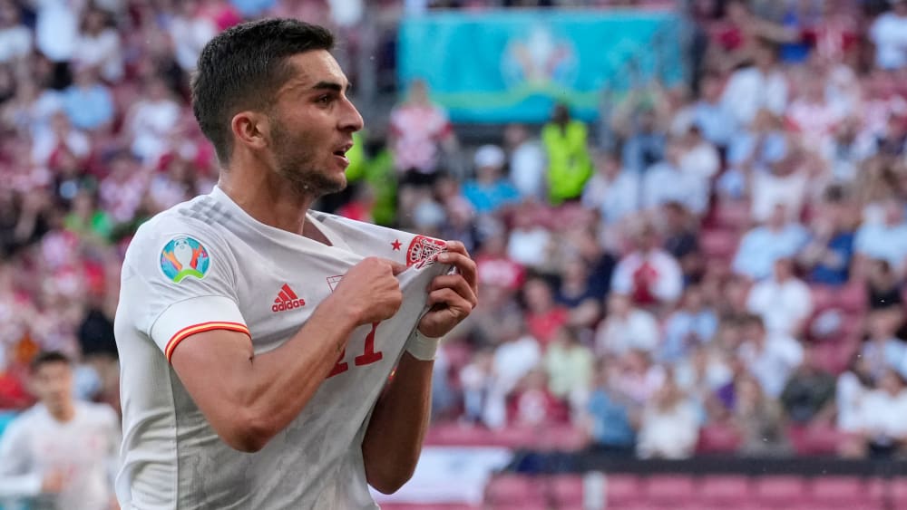 Spanien: Ferran Torres verteidigt Torwart Unai Simon - kicker