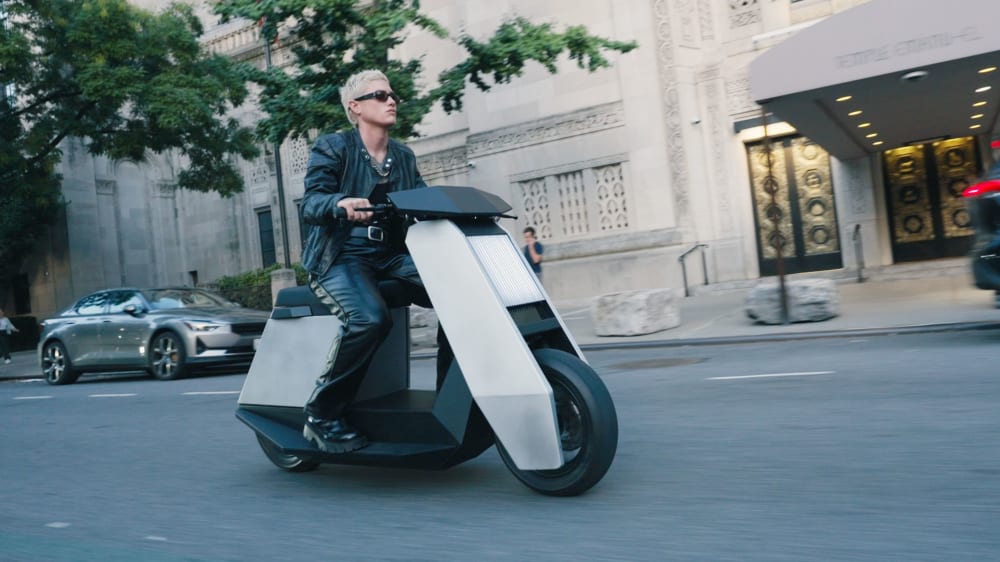 Infinite Machine P1: Futuristischer Elektro-Roller aus den USA - kicker