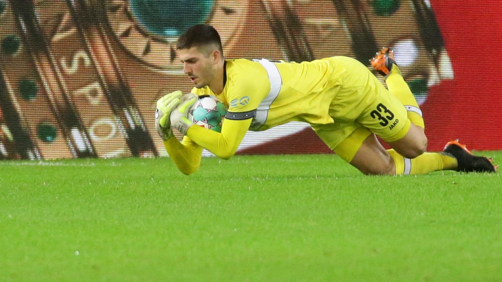 Fabian Bredlow verlängert beim VfB Stuttgart bis 2024 - kicker