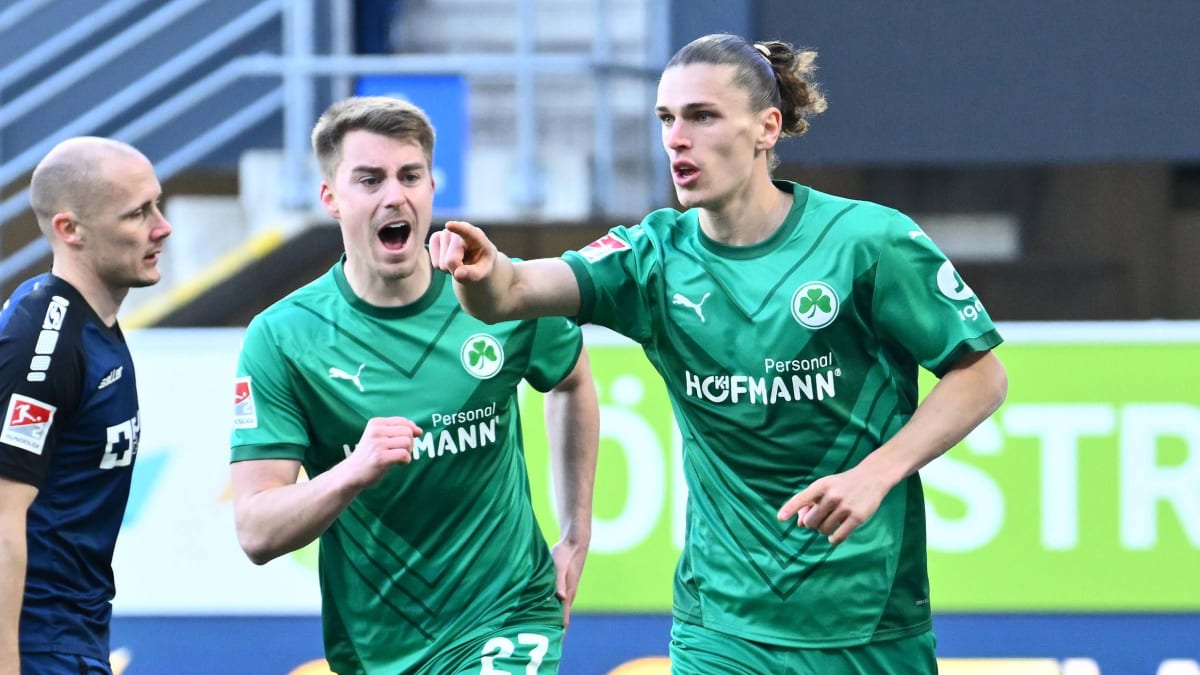 Riemann sieht Rot: Fürth zittert sich zum Sieg gegen den SCP - kicker