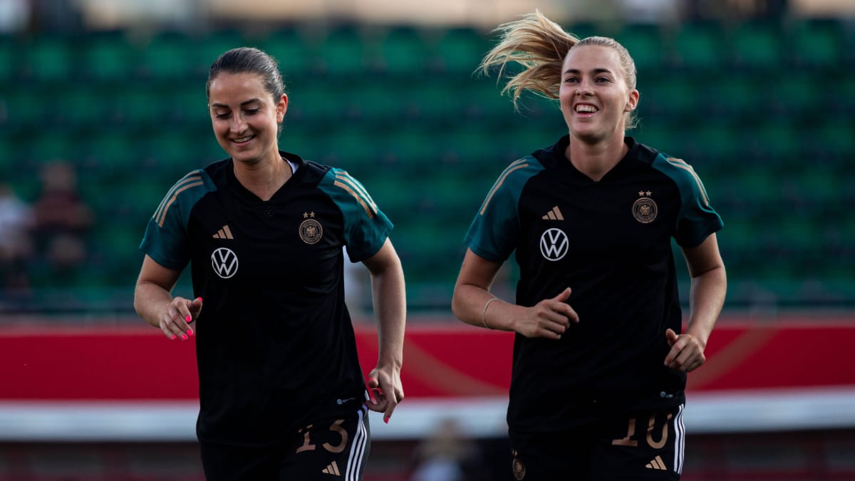 Fuß-Fasching, Titel-Ambitionen & WM-Brunch: DFB-Frauen vor Abflug nach ...