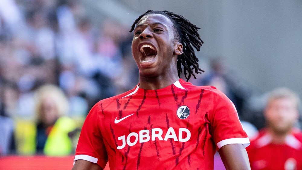 Dank Manzambi: Freiburg schlägt und überholt Gladbach - kicker