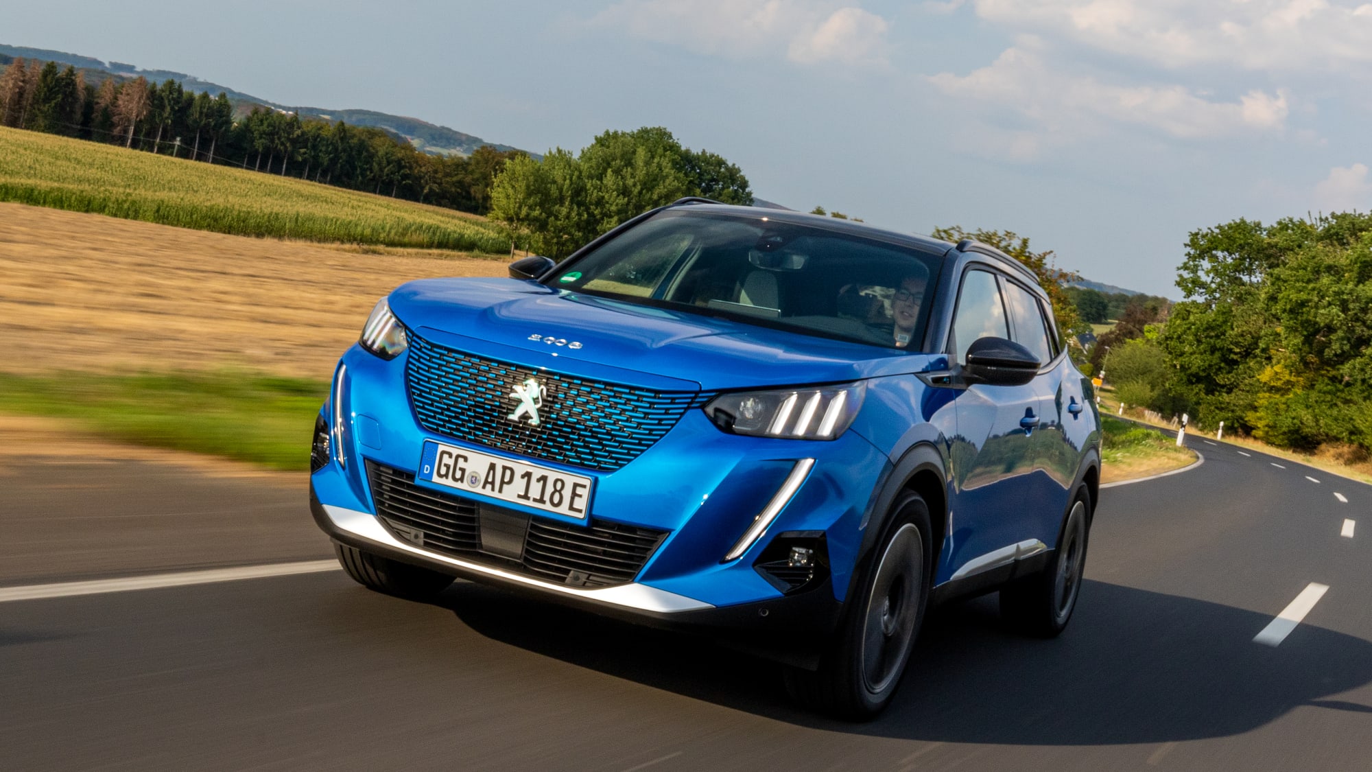 Peugeot e-2008: Mini-SUV mit Elektroantrieb - kicker | Bildergalerie ...