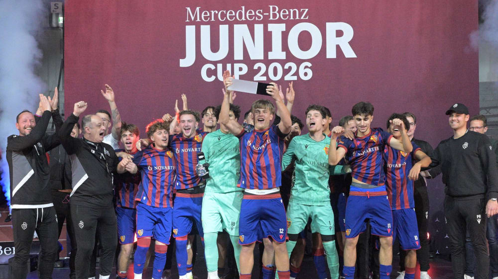 FC Basel stoppt den Lauf des VfB Stuttgart beim Mercedes-Benz JuniorCup ...
