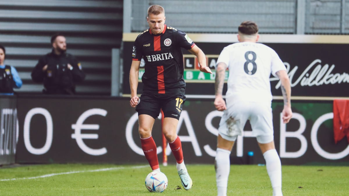 SV Wehen Wiesbaden verlängert mit Florian Carstens bis 2025 - kicker