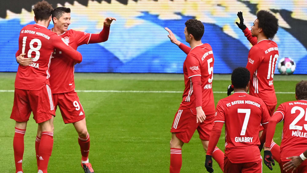 Dreimal Lewandowski in Unterzahl: FC Bayern - VfB Stuttgart 4:0 - kicker