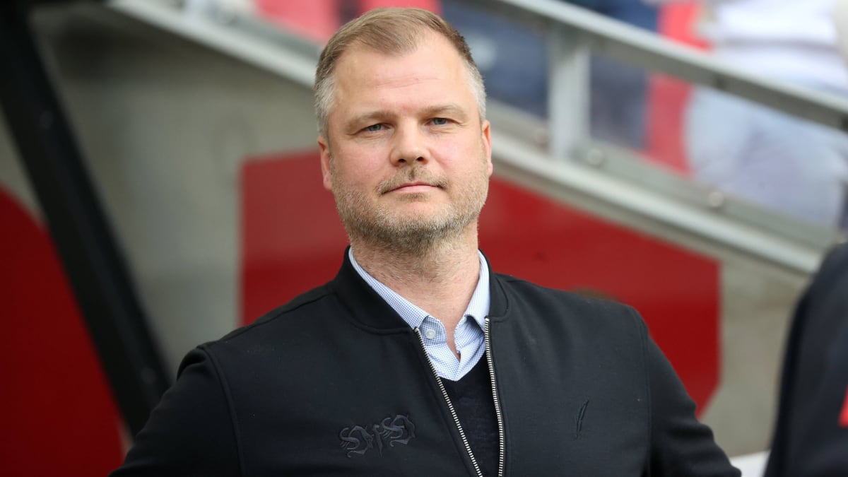 Wohlgemuth vor der Unterschrift - kicker