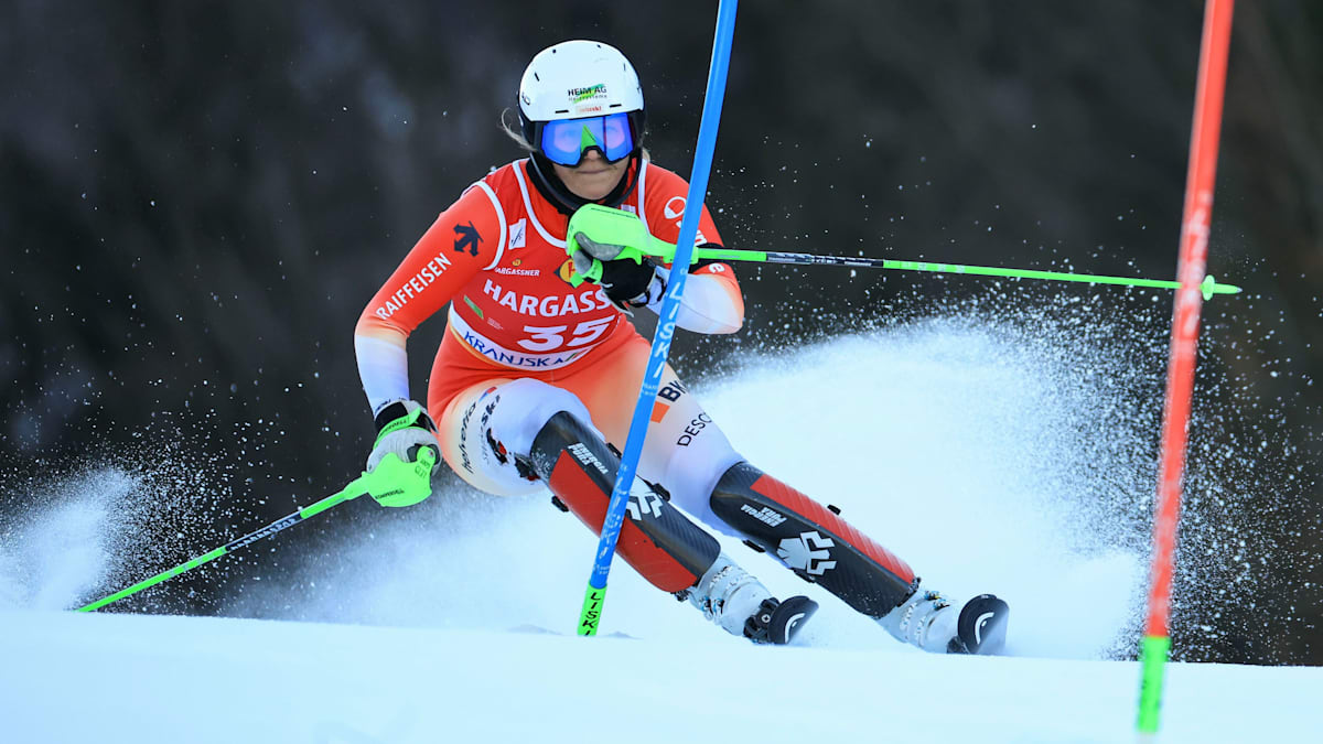 Ski Alpin: Sue Piller im RS-Alltag - und im Eishockey-Fieber - kicker