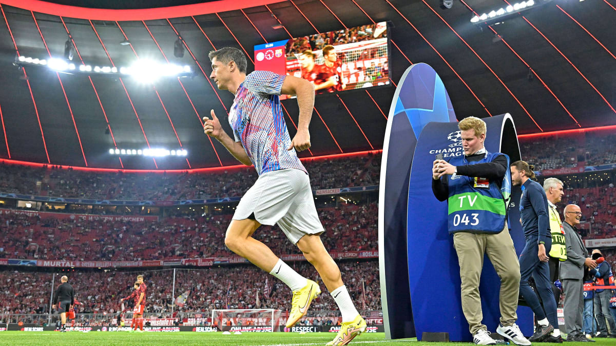 Viel Beifall der Bayern-Fans für Lewandowski - kicker