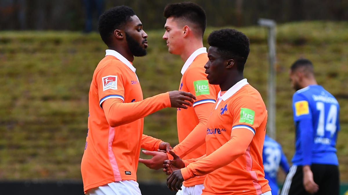 Braydon Manu legt beim Comeback zwei Tore auf - kicker