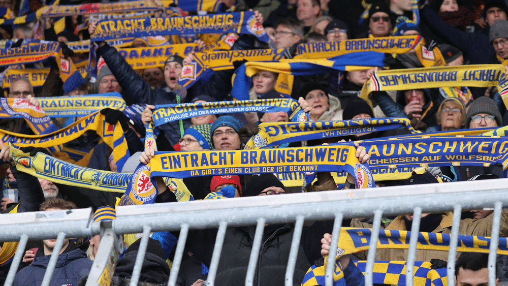 Braunschweig distanziert sich von Bannern in der Südkurve - kicker