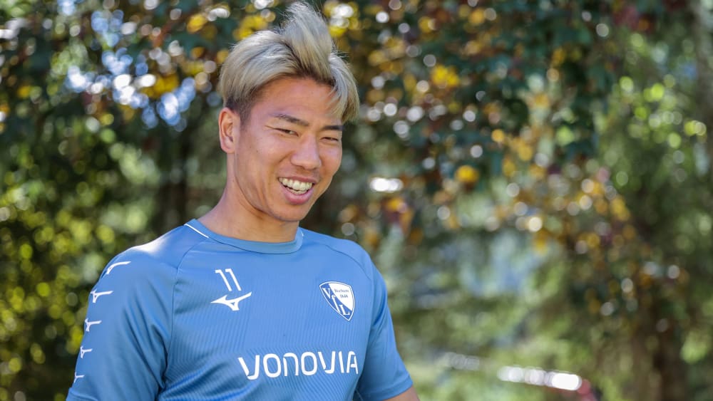 Takuma Asano in Bochum: Auch vom Trainer kaum zu stoppen - kicker