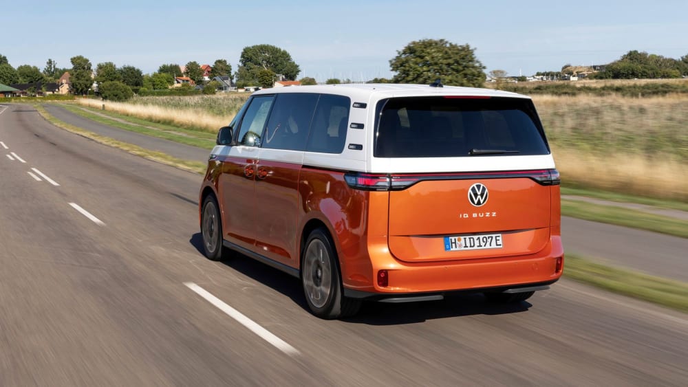 VW ID. Buzz: Bulli-Charme mit Elektroantrieb - kicker