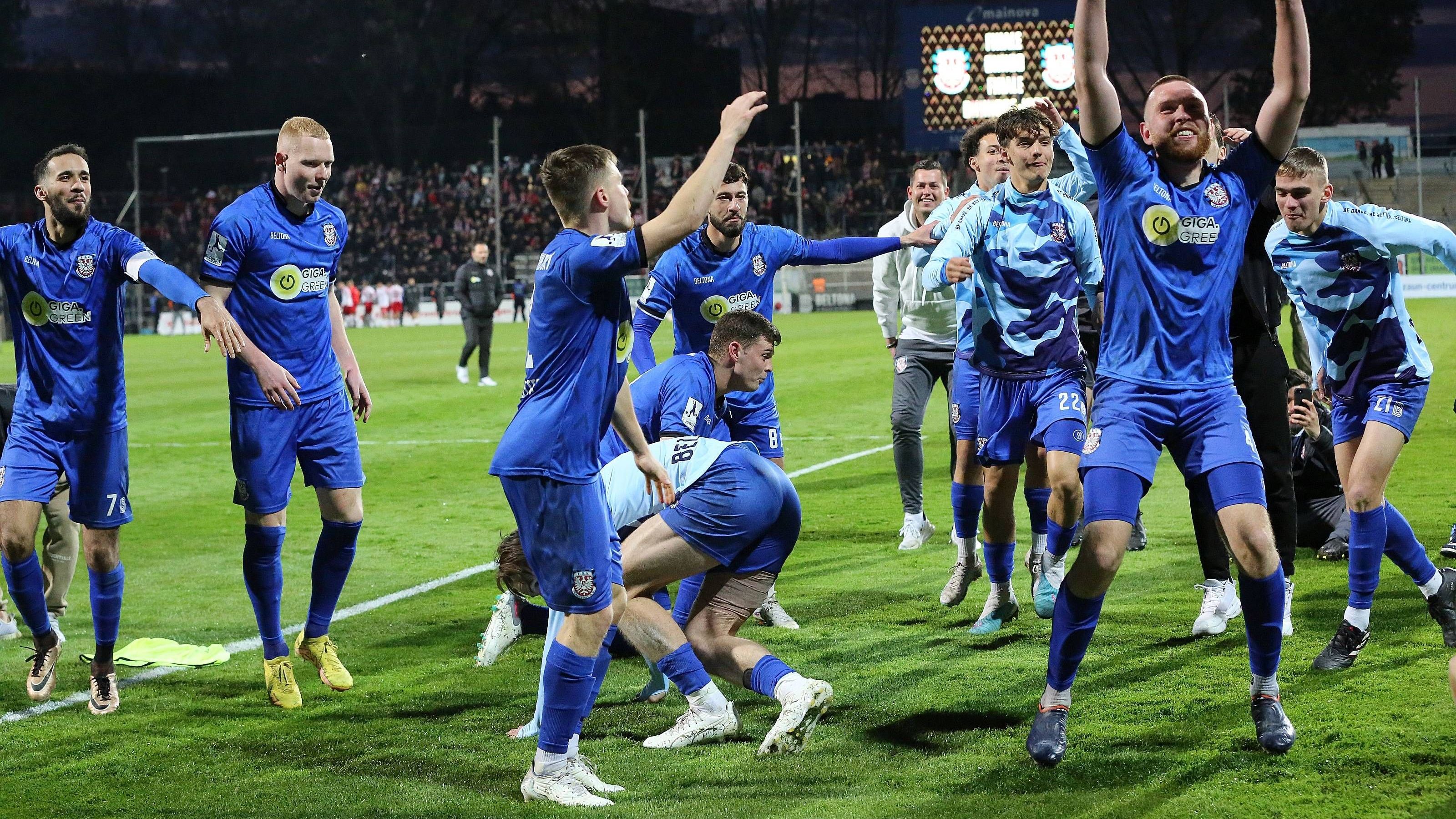 Oldenburg und Wiesbaden scheitern - Saarbrücken und Osnabrück im Finale - kicker