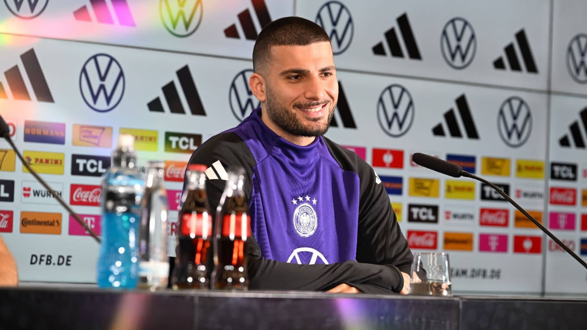 Undavs "perfekter Pulli" - und seine Späße mit den Kollegen - kicker