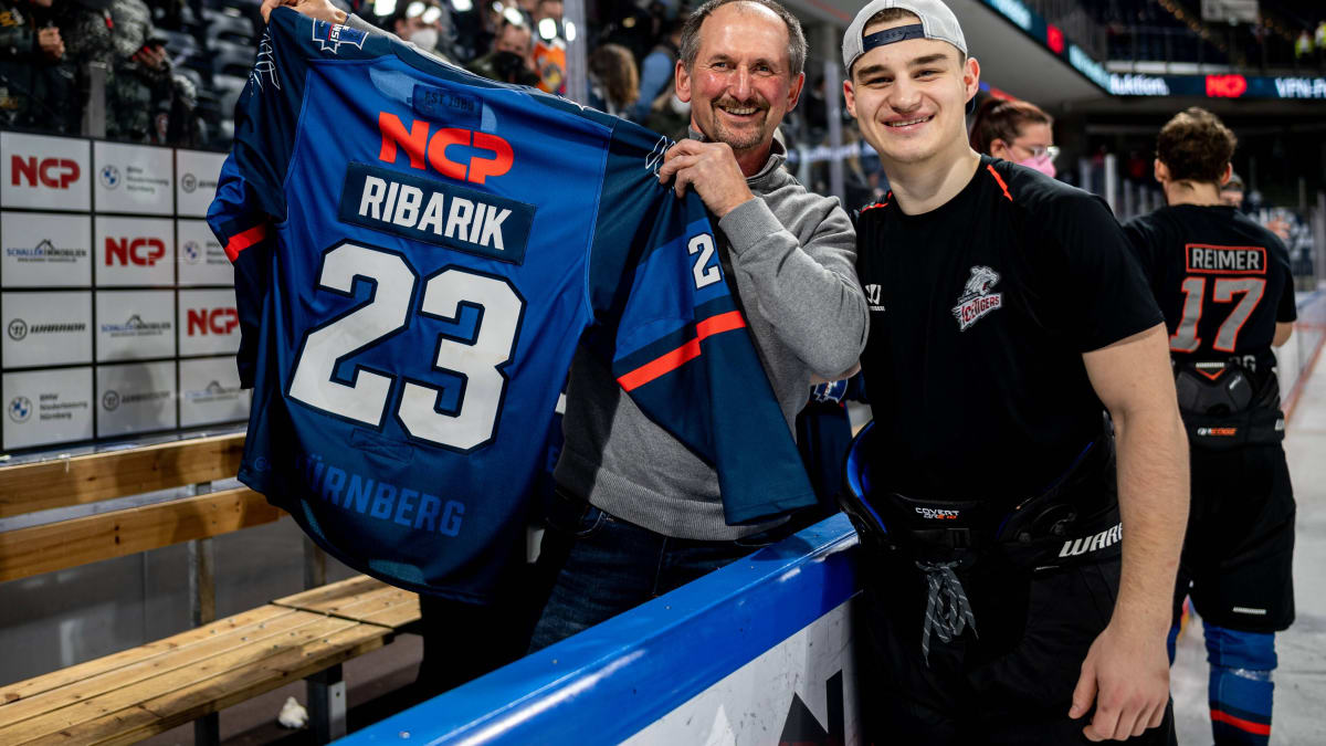 Lukas Ribarik bleibt bei den Nürnberg Ice Tigers - kicker