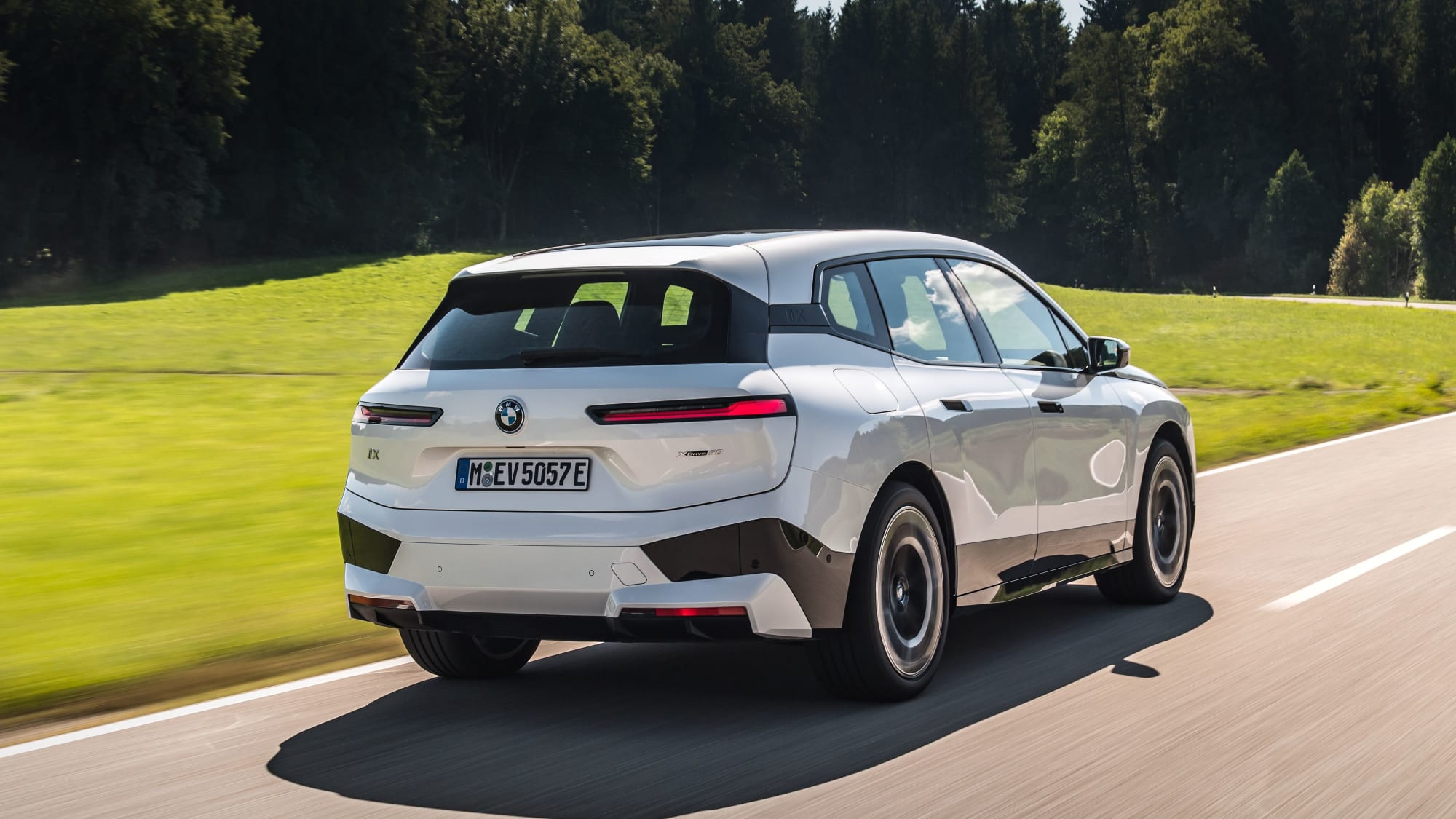 BMW iX: Elektrisch in die Zukunft - kicker