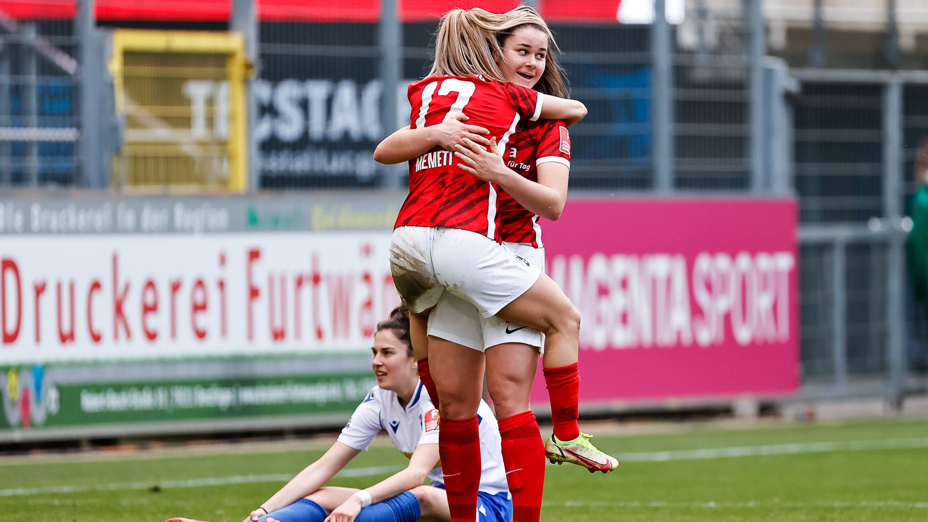 Janina Minge | SC Freiburg | Flyeralarm Frauen-Bundesliga | 2021/22 | Spielerprofil - kicker