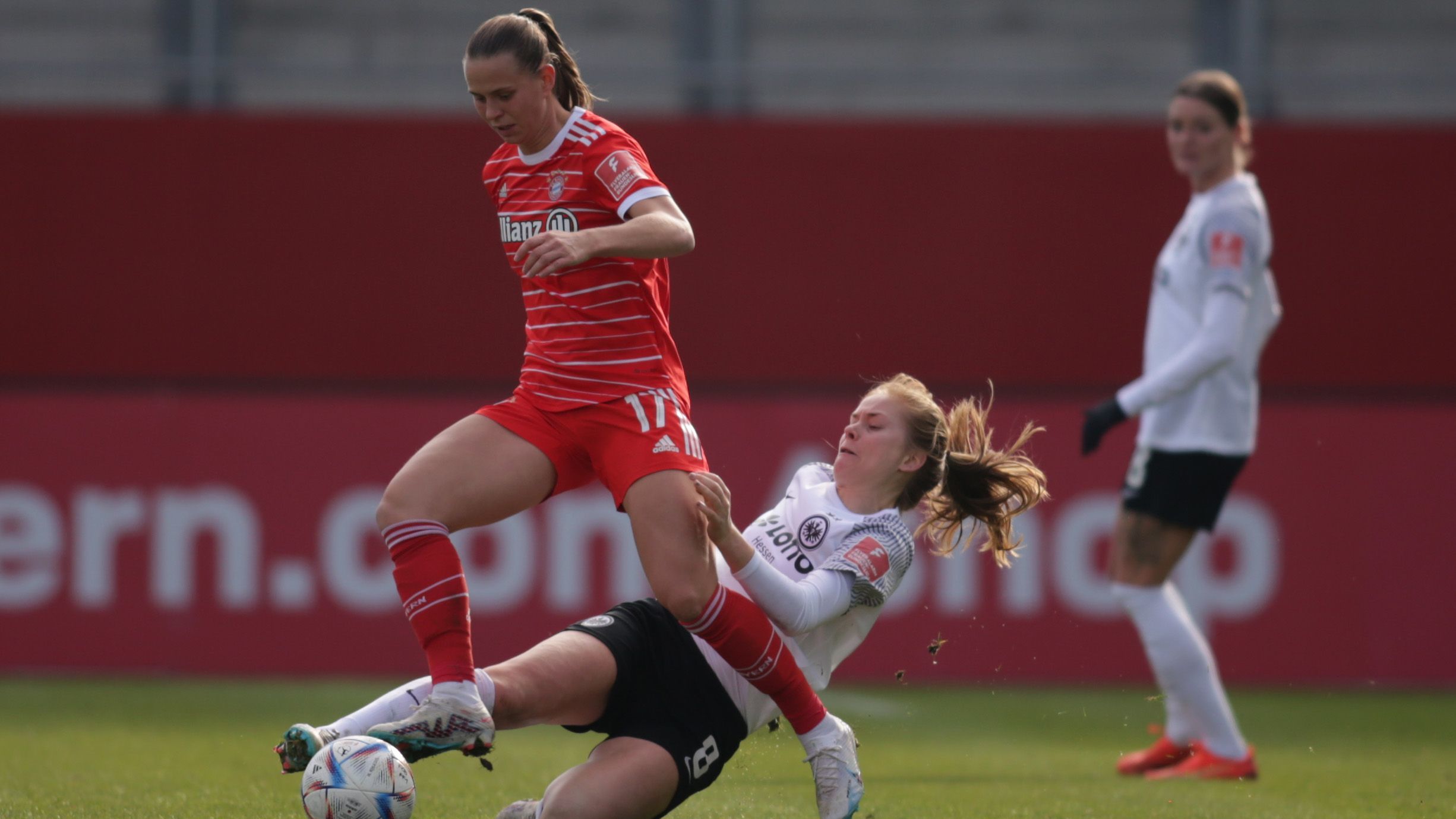 FC Bayern verpflichtet U-17-Europameisterin Alara Sehitler - kicker