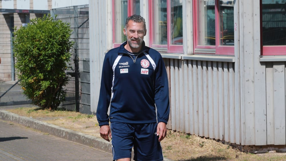 Ex-Profi Stratos trainiert den VfL Holsen - kicker