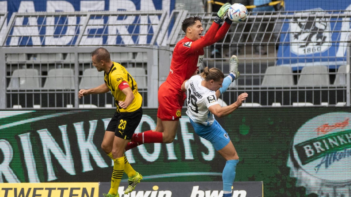 BVB-Keeper Ostrzinski zum Elfmeter: "Ich rutsche zu weit" - kicker