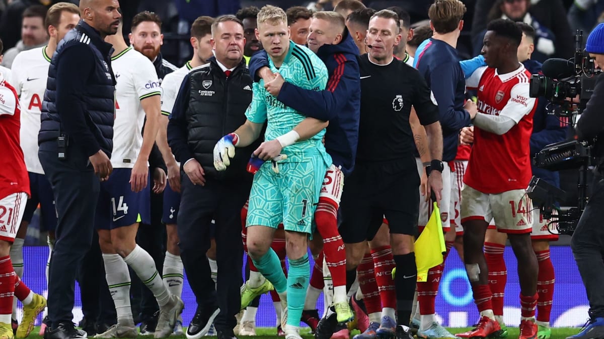 Arsenal-Keeper Ramsdale übersteht Fan-Attacke unverletzt - kicker
