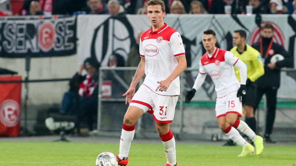 Bei Marcel Sobottka von Fortuna Düsseldorf wird es eng für das Leipzig ...