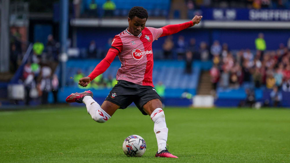 Bayer buhlt um Spätzünder Tella - kicker