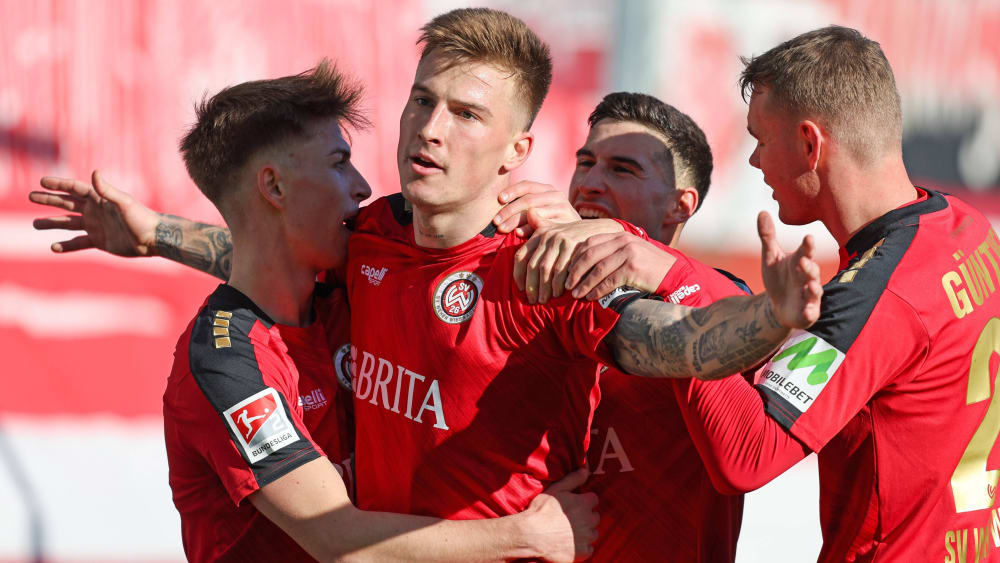 Wie der SV Wehen Wiesbaden gleich doppelt "die Herzen erwärmte" - kicker
