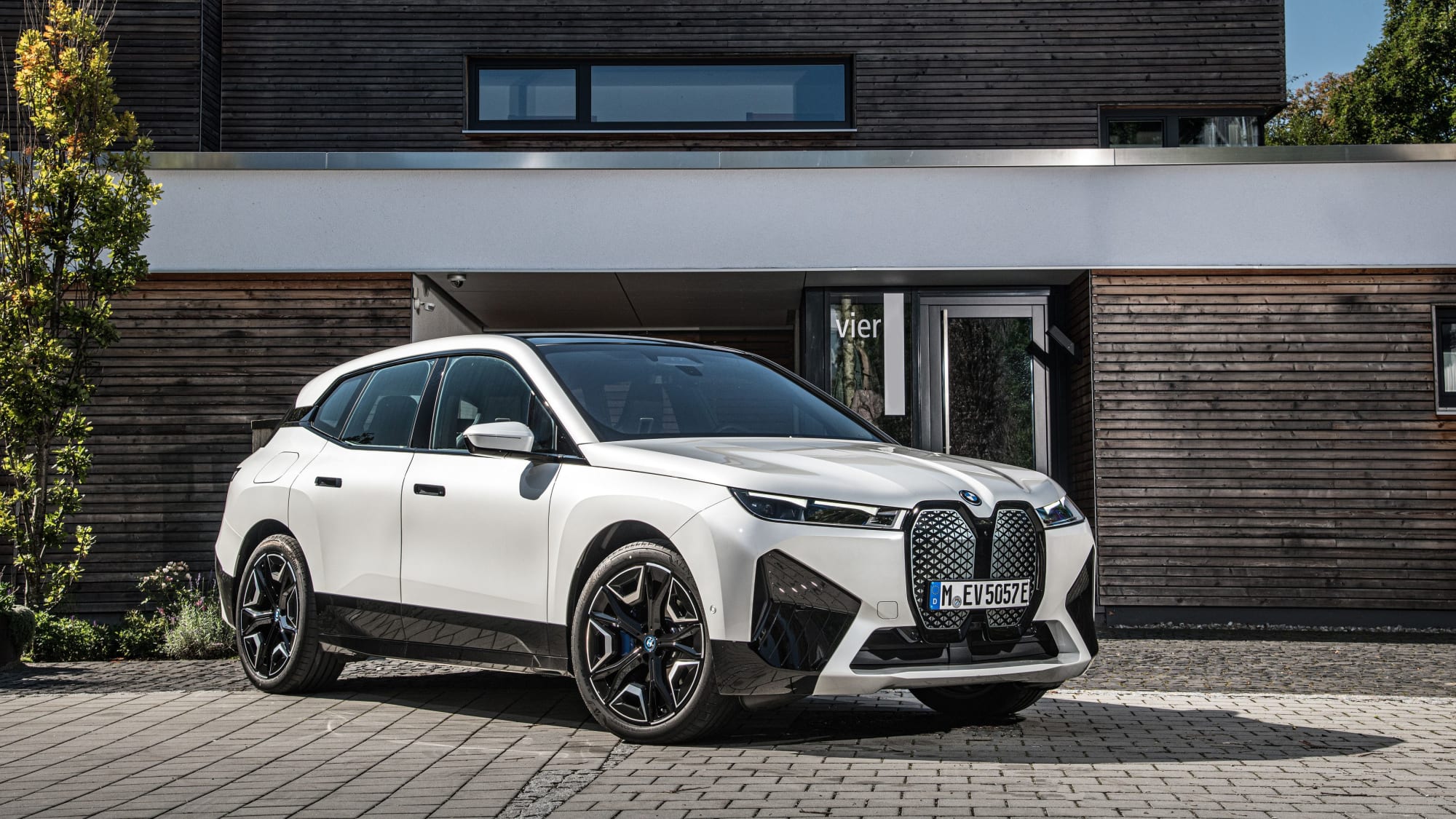 BMW iX: Elektrisch in die Zukunft - kicker