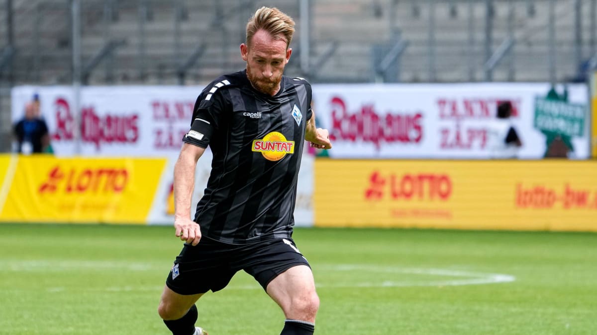 Mannheim stellt "SI Trading" als neuen Trikotsponsor vor - kicker