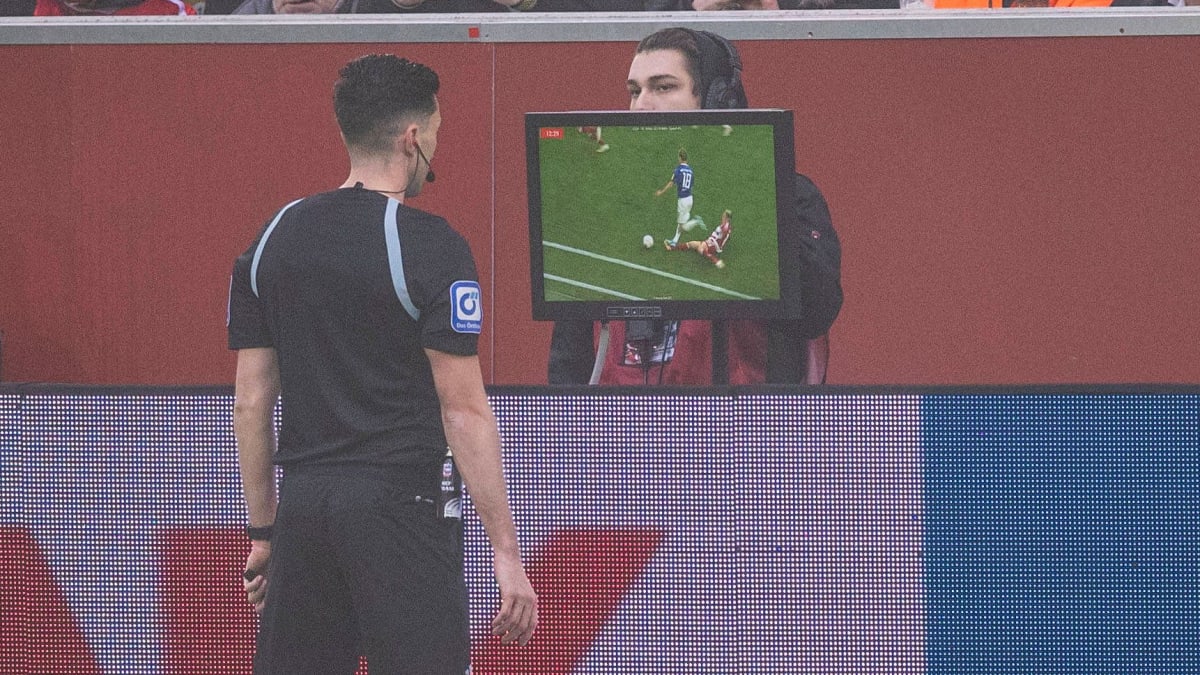 VAR (Videoassistent): Bedeutung & Aufgaben - kicker