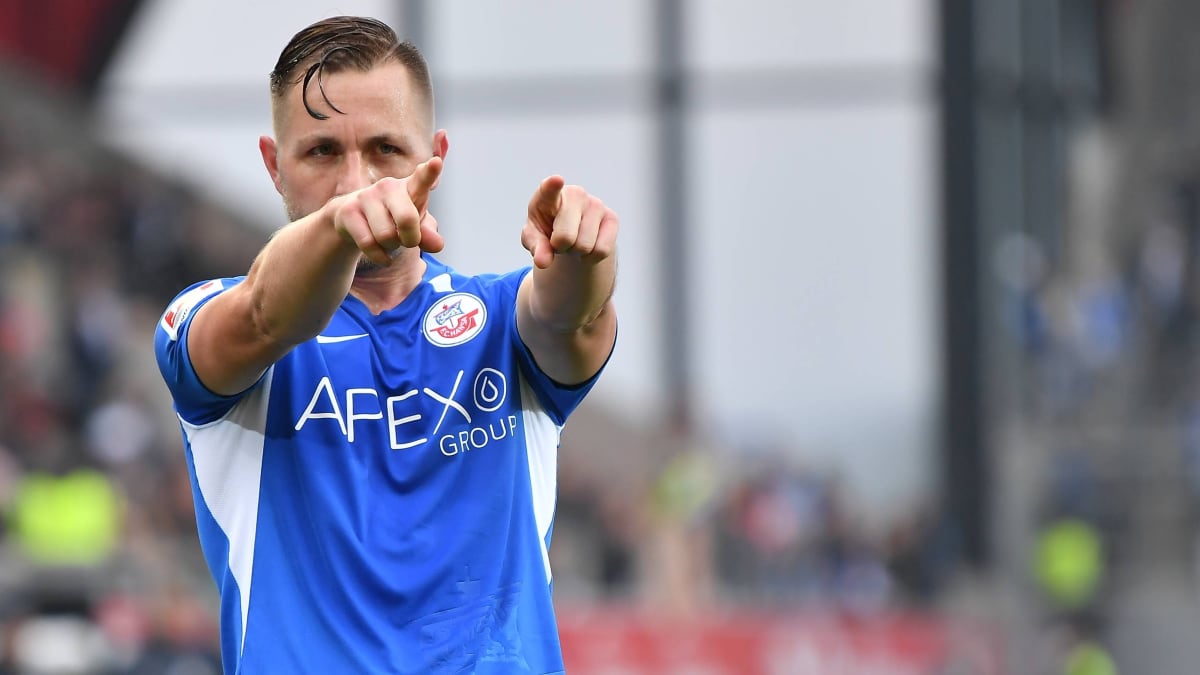 Hansa-Trainer Jens Härtel lobt Punktegarant John Verhoek - kicker