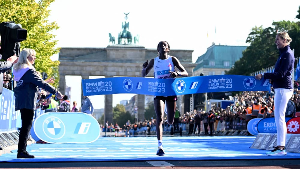Äthiopierin Assefa pulverisiert Weltrekord beim Berlin-Marathon - kicker