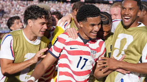 "Kitsch, Düsenjets, High-School-Serie": USA verdient im WM-Achtelfinale ...