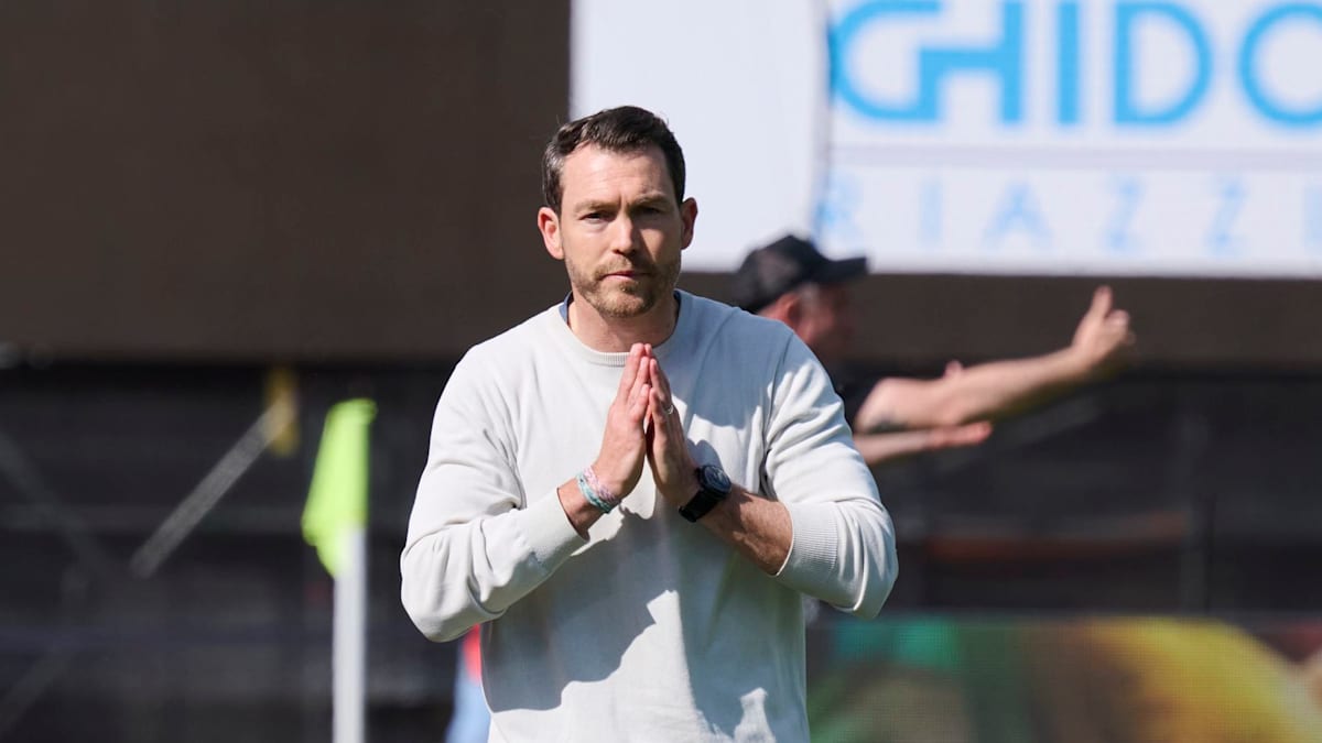 Der Trainerstaff des FC Basel rund um Stephan Lichtsteiner steht - kicker