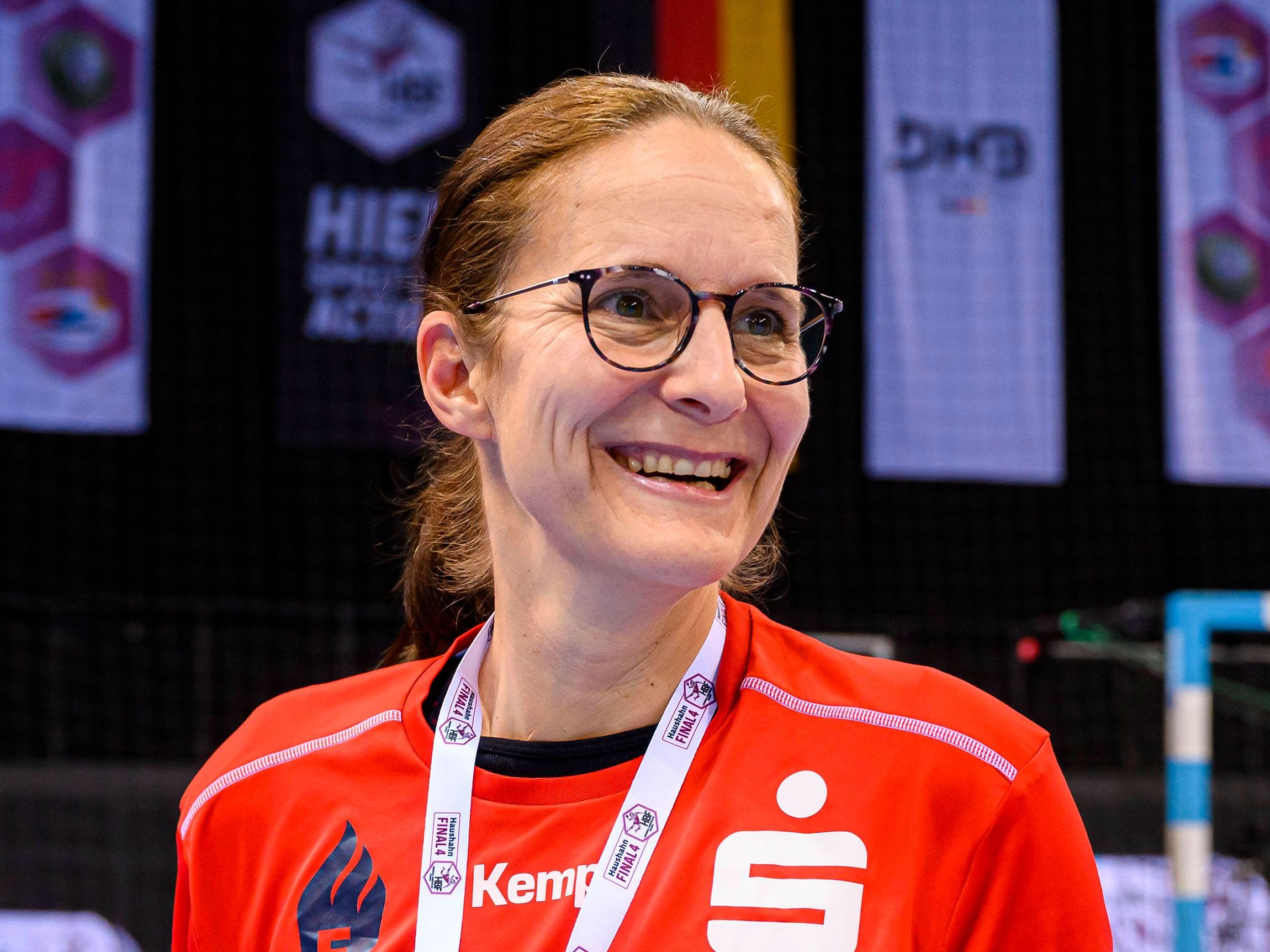 Vor Handball-Neuanfang beim DHB: Jubiläum für Heike Ahlgrimm | handball ...