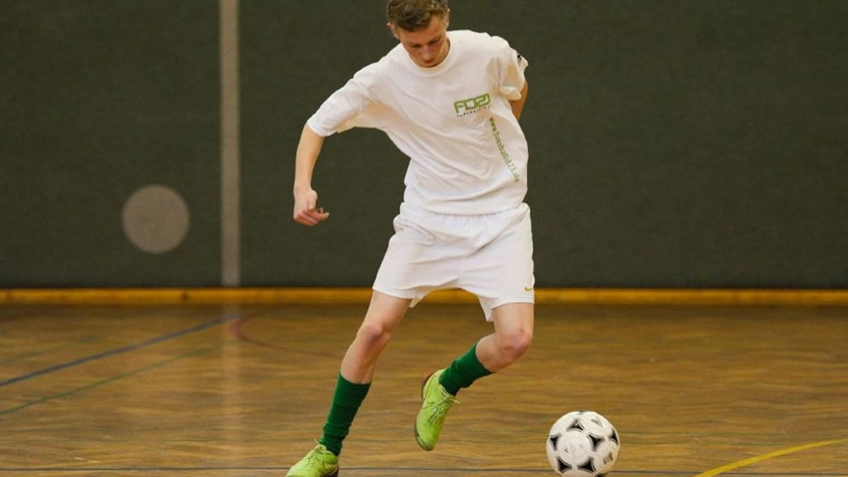 Spiele den Doppelpass mit dir selbst | Trainingstipp: Übersteiger ...