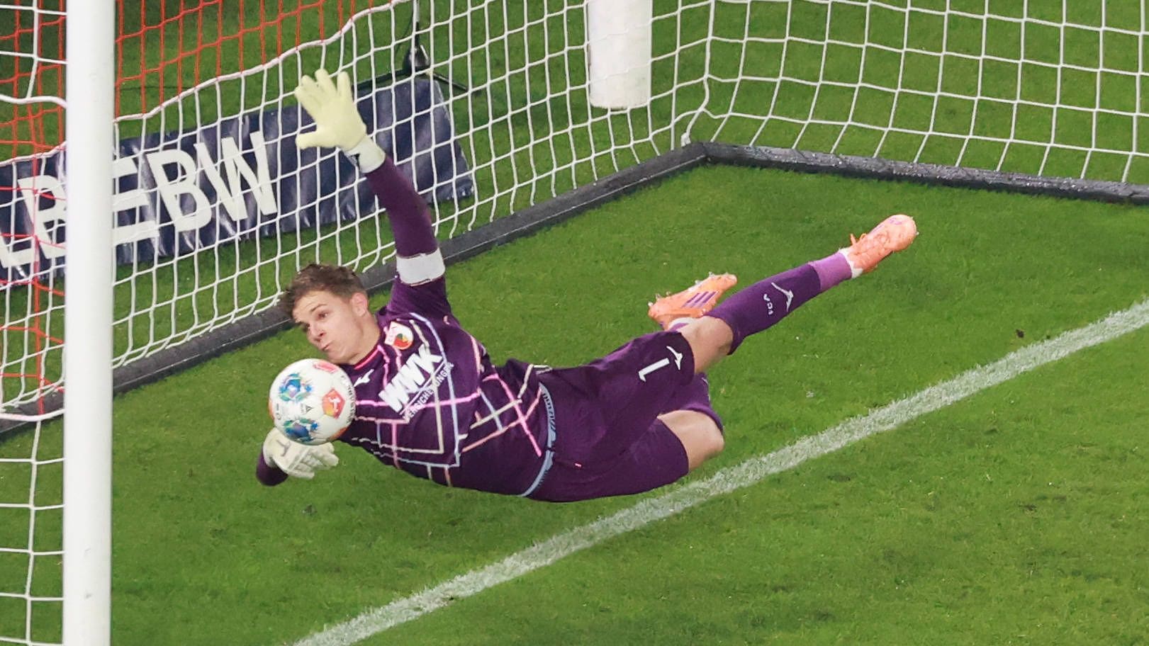 Bilder | VfB Stuttgart - FC Augsburg 3:2 | 10. Spieltag | Bundesliga 2025/26 - kicker