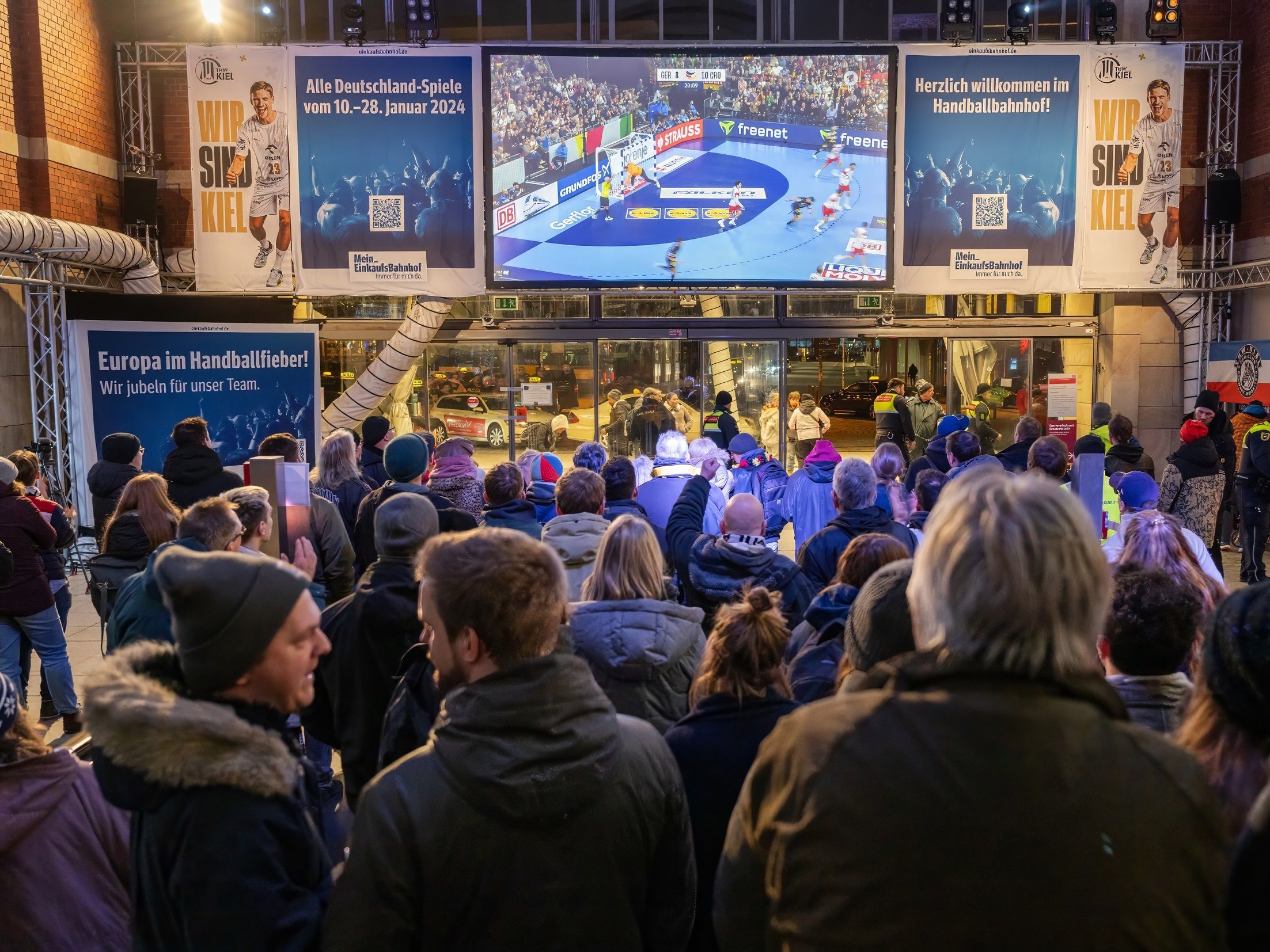 Public Viewing: "Handballbahnhof" Kiel feiert zur WM 2025 Jubiläum ...