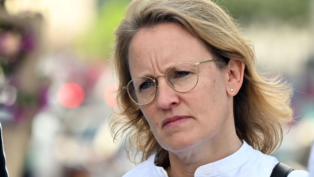 DFL: Donata Hopfen bemängelt mangelnden Rückhalt - kicker
