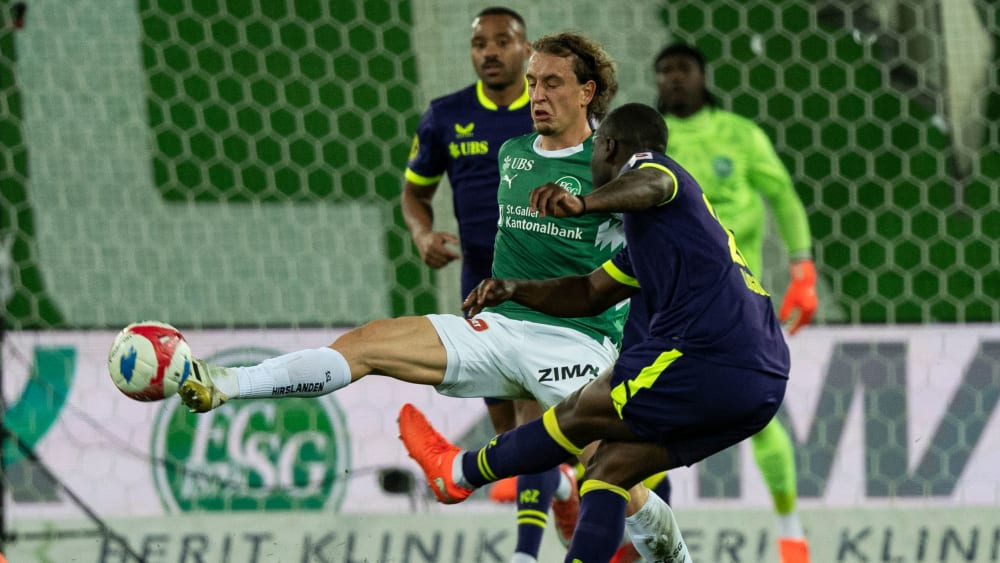 Ein umstrittenes Handspiel bleibt beim Zürcher Erfolg folgenlos - kicker