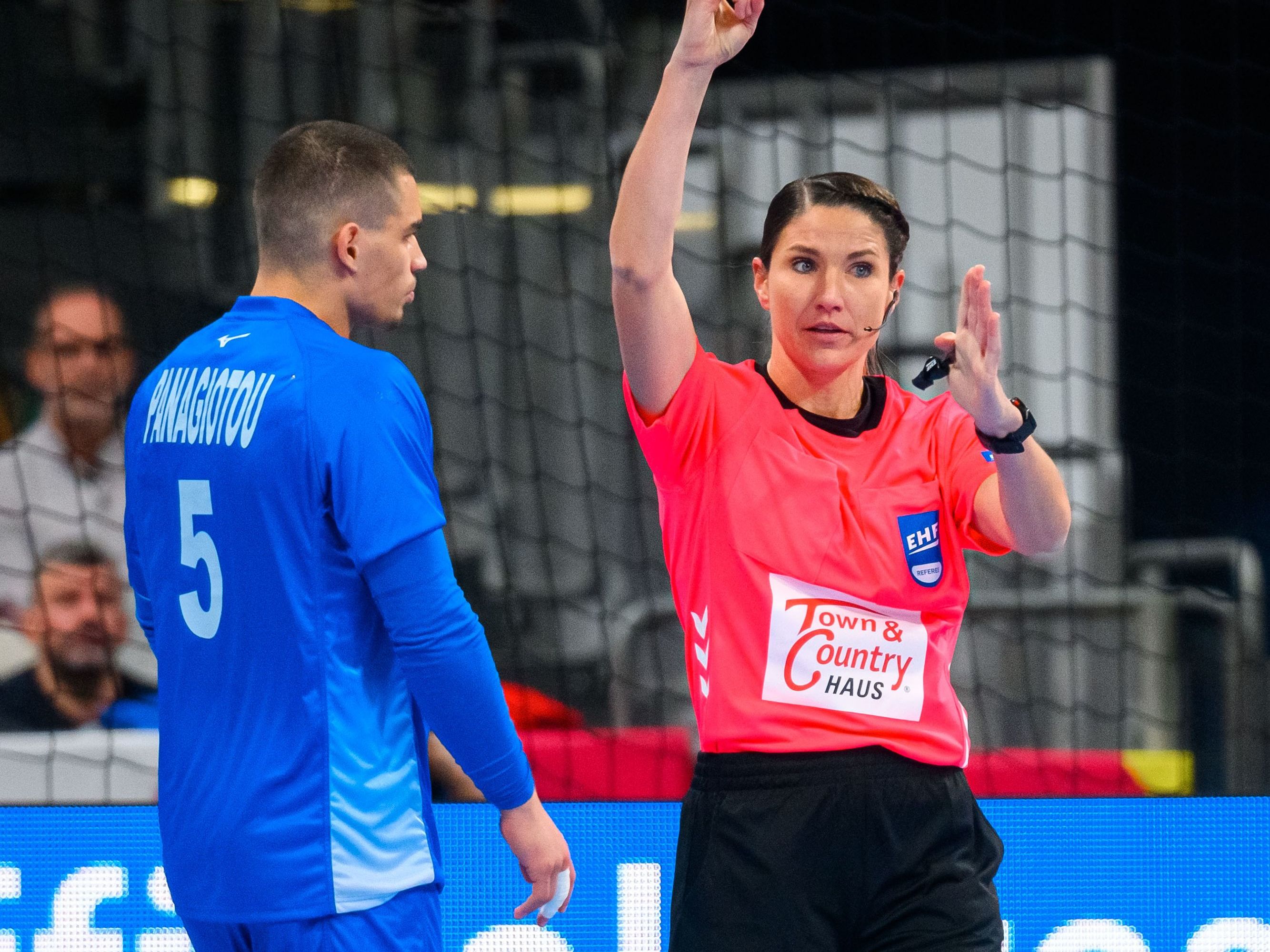 Tanja Kuttler und Maike Merz "saugen bei Handball-EM alle Momente auf ...