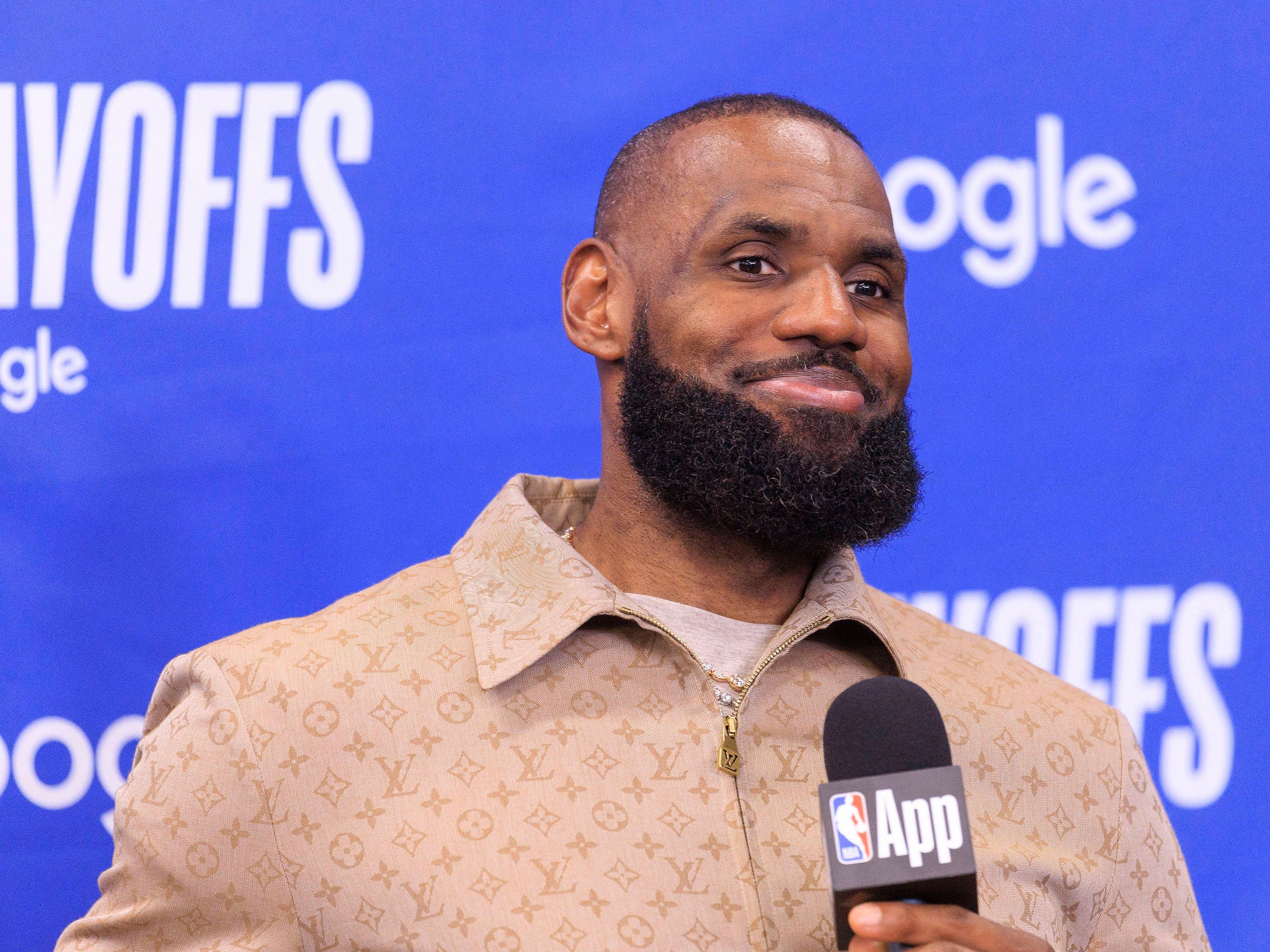 NBA: "Das ist menschlich": LeBron gibt Update nach Knieverletzung und ...