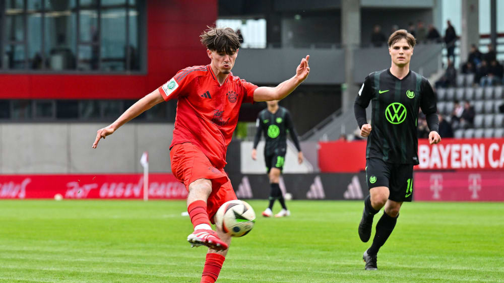 Kurz nach Vertragsverlängerung: Bayerns Mijatovic am Knie verletzt - kicker