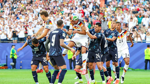 Kurioser Abschluss: Haaland zittert den Ball über die Linie | WM ...