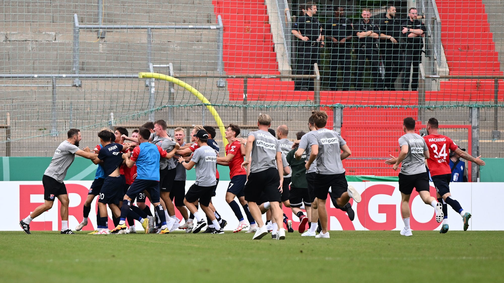 Bilder | SpVgg Unterhaching - FC Augsburg 2:0 | 1. Runde | DFB-Pokal ...