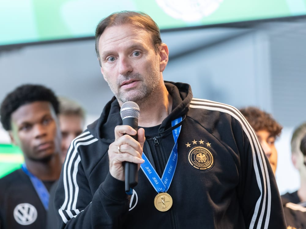 Jens Nowotny im Interview: "Geht es schief, rollt dein Kopf" - kicker