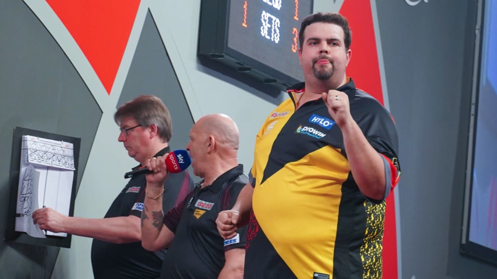 Darts-WM: Wer überträgt Clemens' WM-Halbfinale live in TV & Stream ...
