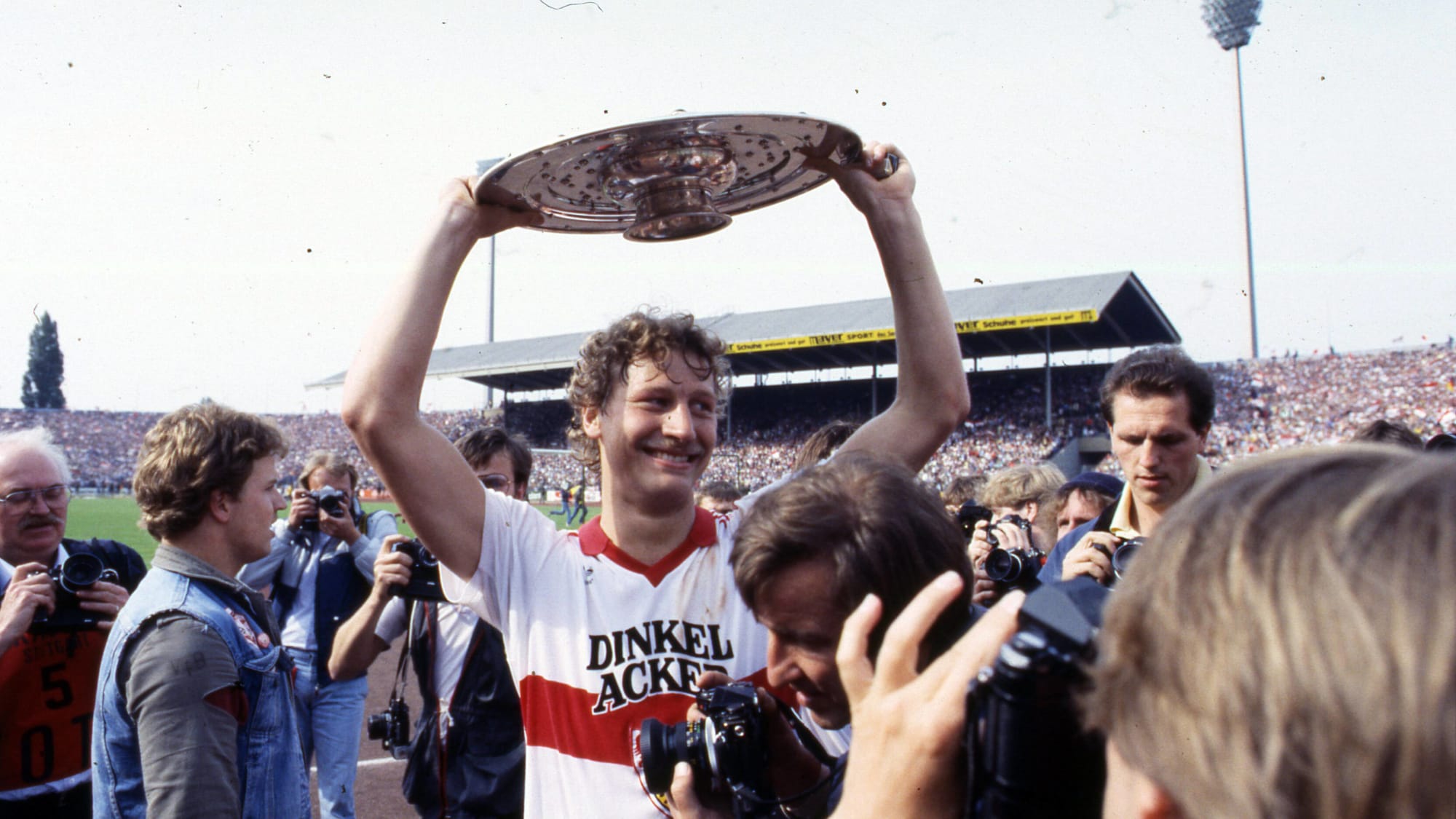 Vom Guido zum "Diego": Buchwald wird 60 - Bundesliga | Bildergalerie ...